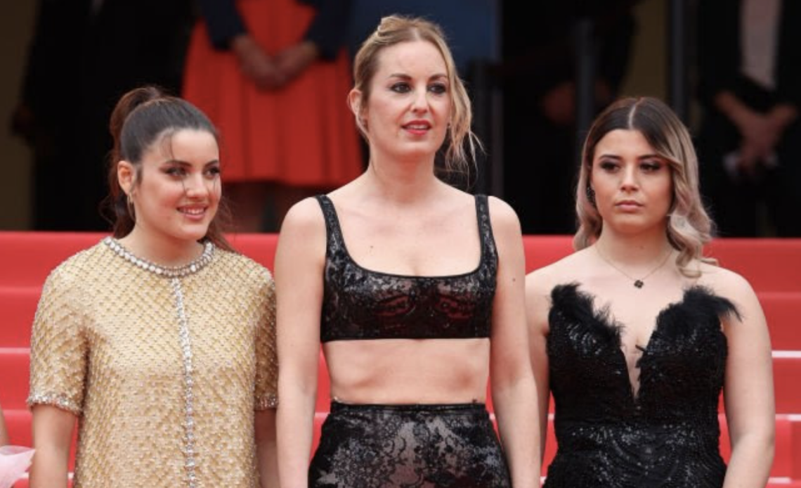 CANNES FESTIVAL 2024 | AGATHE RIEDINGER EN ALEXIS MABILLE LORS DE LA MONTÉE DES MARCHES ...